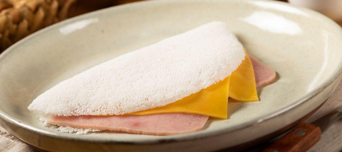 Tapioca recheada com queijo e presunto - Segui a receita